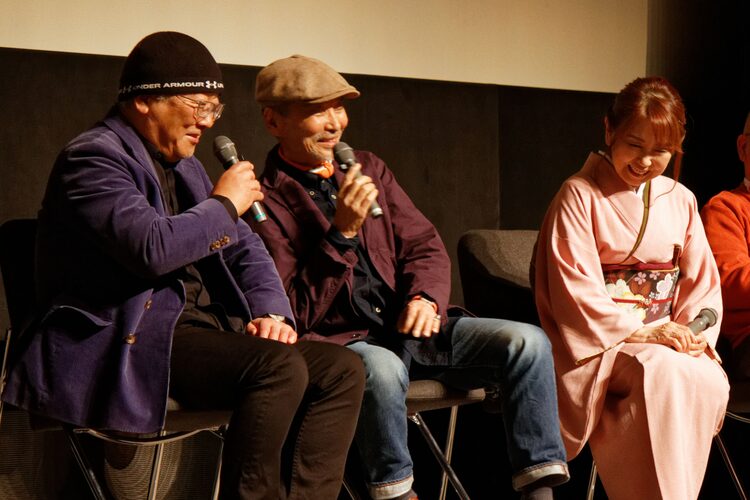 りんたろう監督14年ぶり新作上映に大友克洋がサプライズ登壇、自らステッカー配布 漫画全巻ドットコム